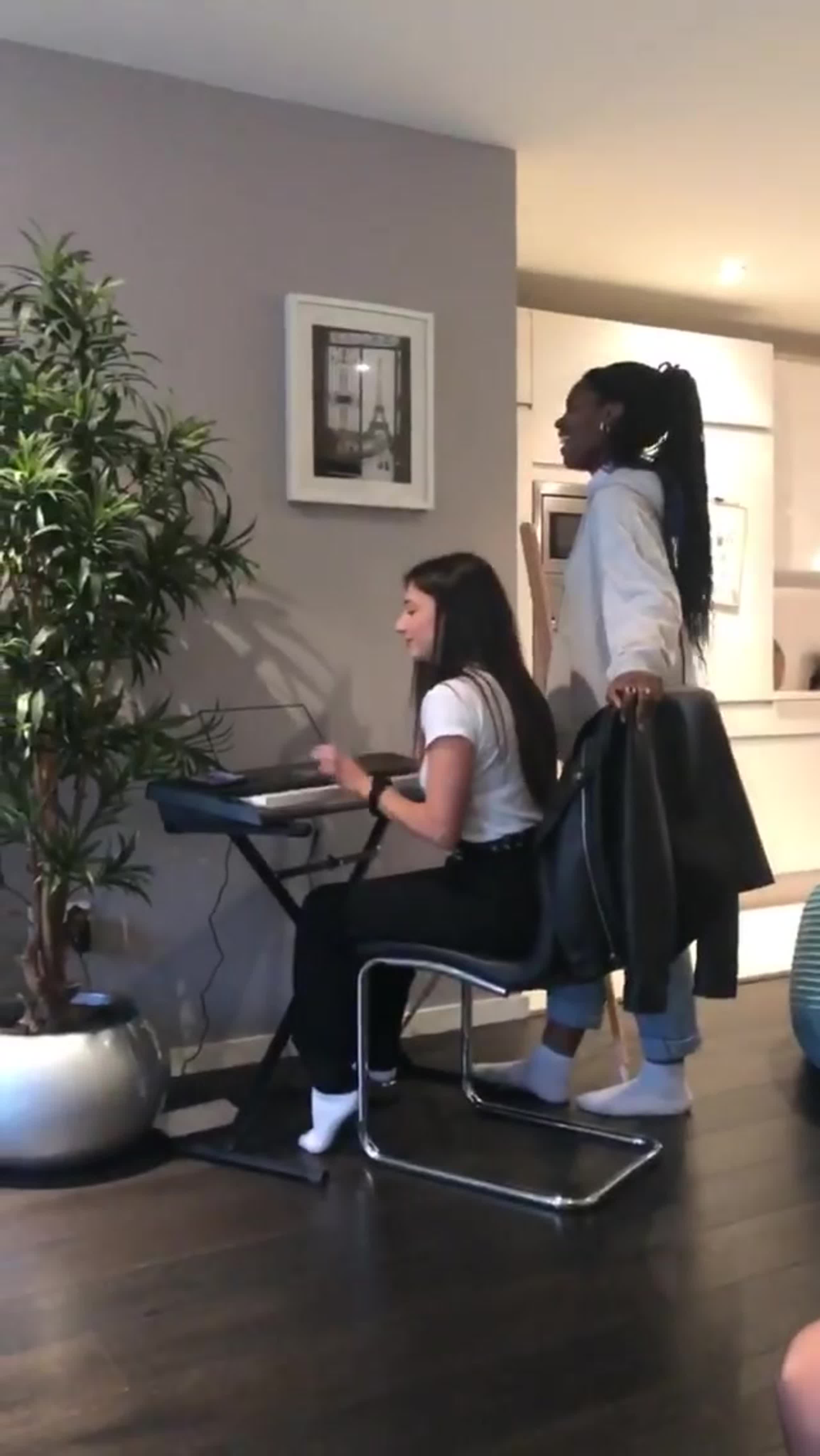 05 октября 2019 | Видеозапись из «Instagram Stories» Эбигейл Ф. Коуэн ...